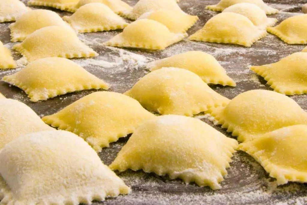 Ravioli mat Sohle, Muschelen a Muschelen | engem Plat räich an Ingredienten 15583_6