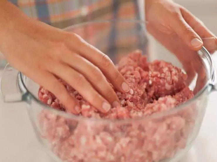 Fläsk köttbullar och bröd FOTO recept tryck