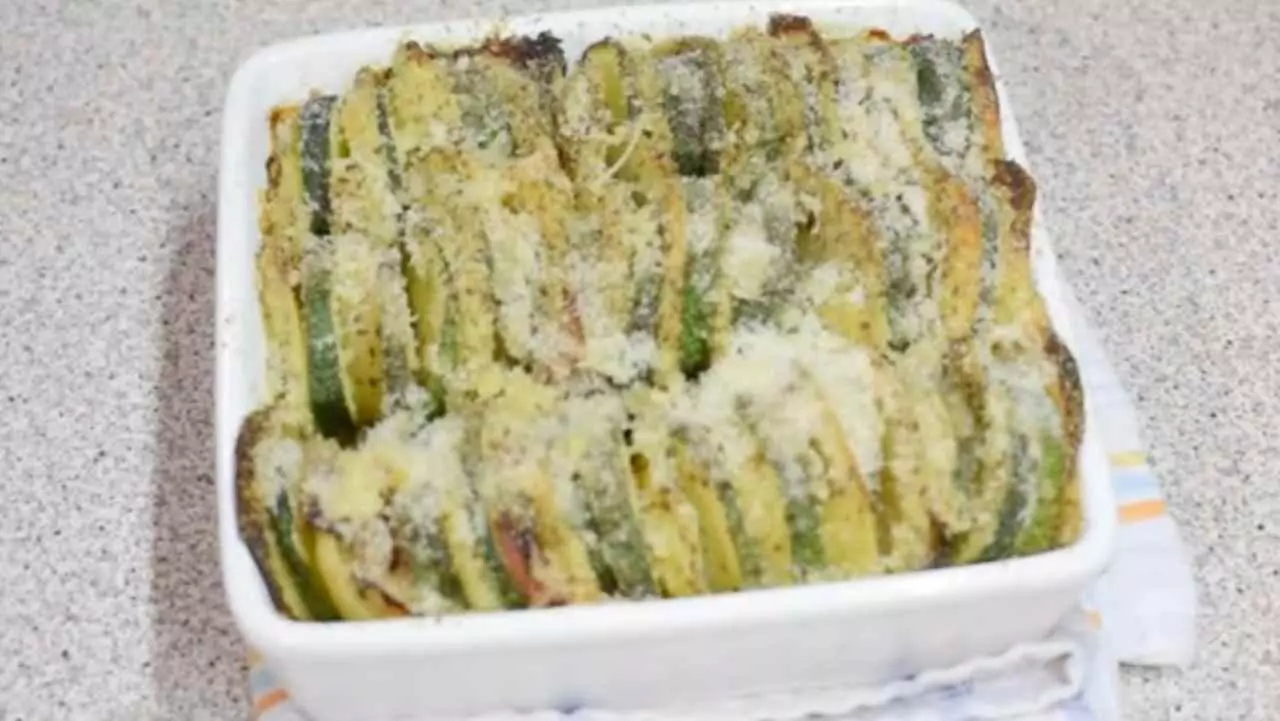 abobrinha e batata gratinada no forno preparação da receita 15870_1