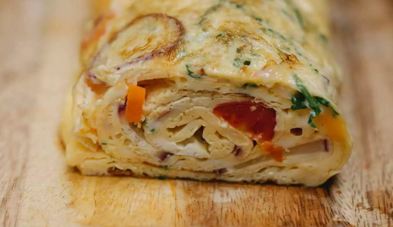 Summer omelet kadhemen muter | Sugih ing sayuran lan cepet banget 15881_1