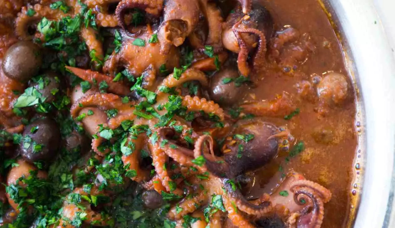 Octopus alla Luciana | A delicious Neapolitan seafood dish 15967_1
