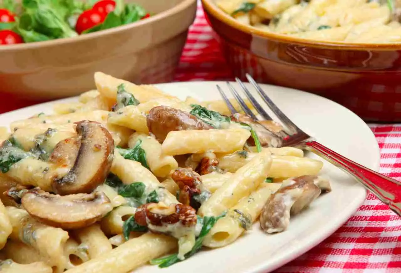 Penne amb xampinyons i cansalada