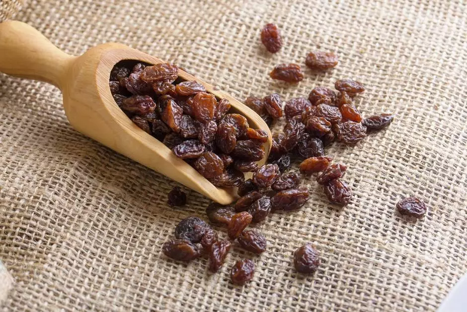 Panettone avec le mélange de pommes de terre, orange, citron et raisins secs un délice 15974_5