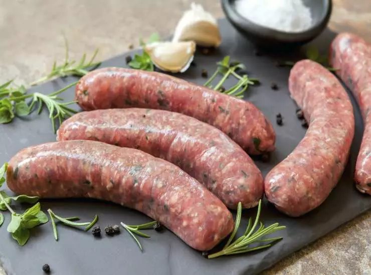 Pepperoni uye provolone sausage rolls mune speck crust | sensational 16094_3