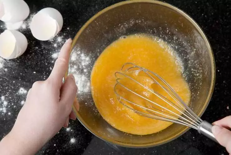 Telur dadar bakar dengan tomato