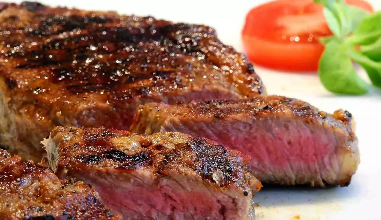 Kako kuhati meso na roštilju | Pravila za savršeno pečenje 16145_1