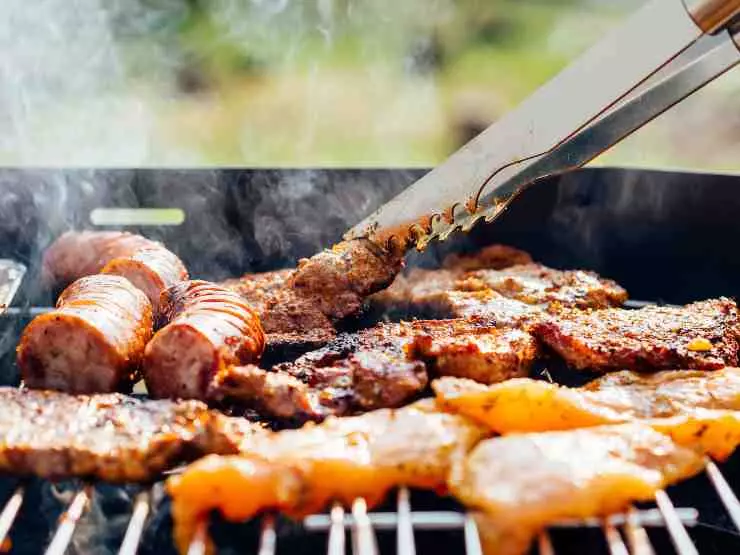 Sådan tilberedes kød på grillen | Regler for en perfekt stegning 16145_4