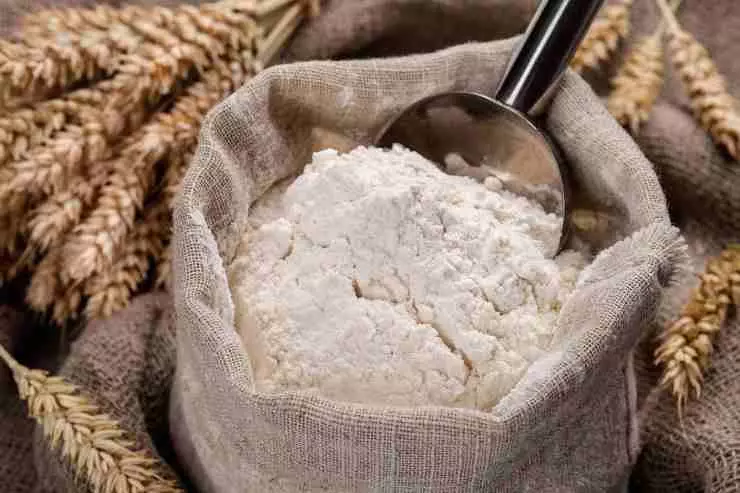 Focaccia mat Elderflower | Wann d'Natur mat Iessen mëscht 16150_2