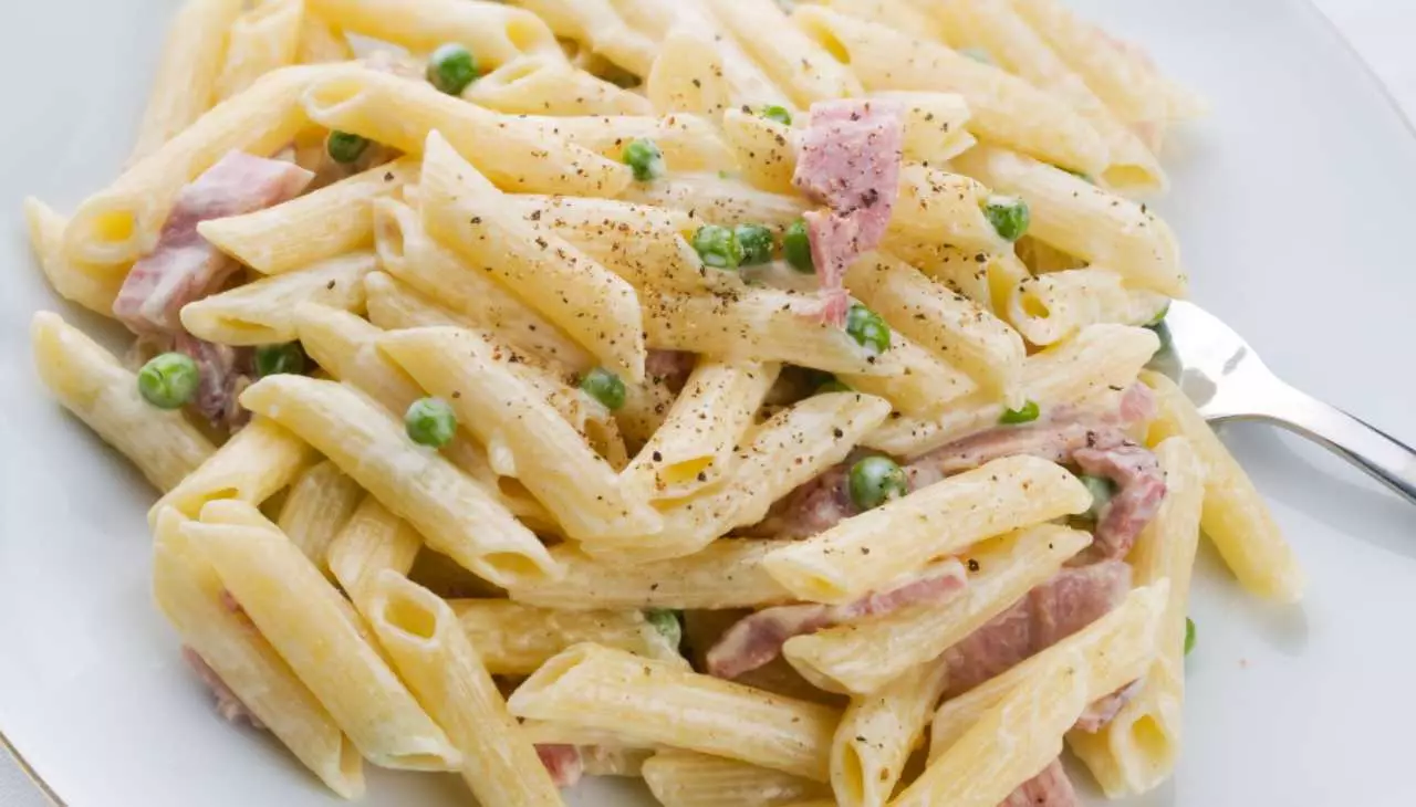 Pasta misy peas sy ham | Mamy sy mamy miaraka amin'ny crème