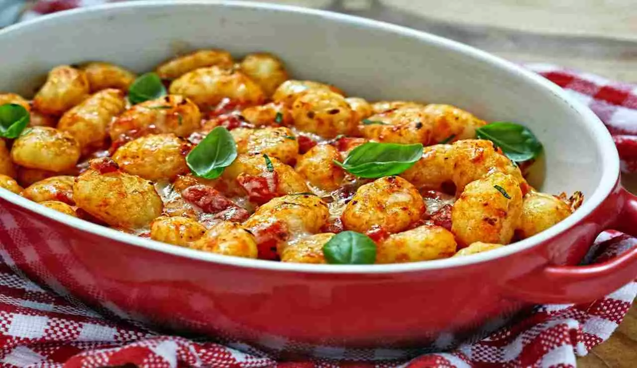 Ricotta gnocchi ar tomātu un baklažānu
