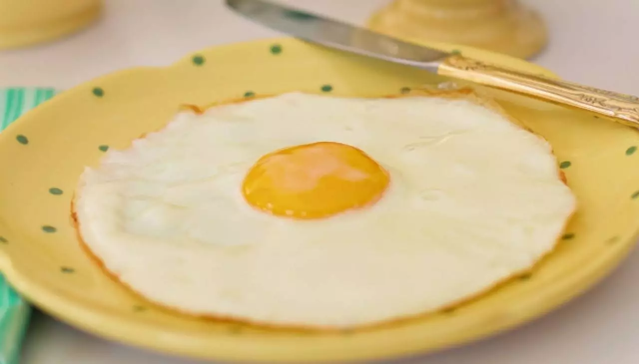 Пржено јајце l Брзо и лесно со лимонска сол