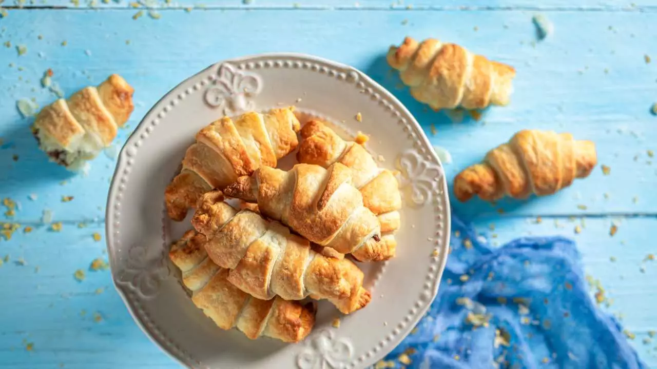 Puff pastry croissant