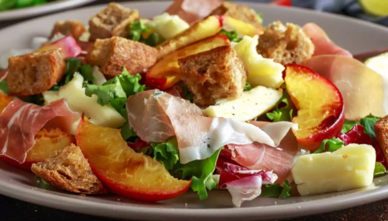 Bocadillos de froitas, verduras, embutidos e pan