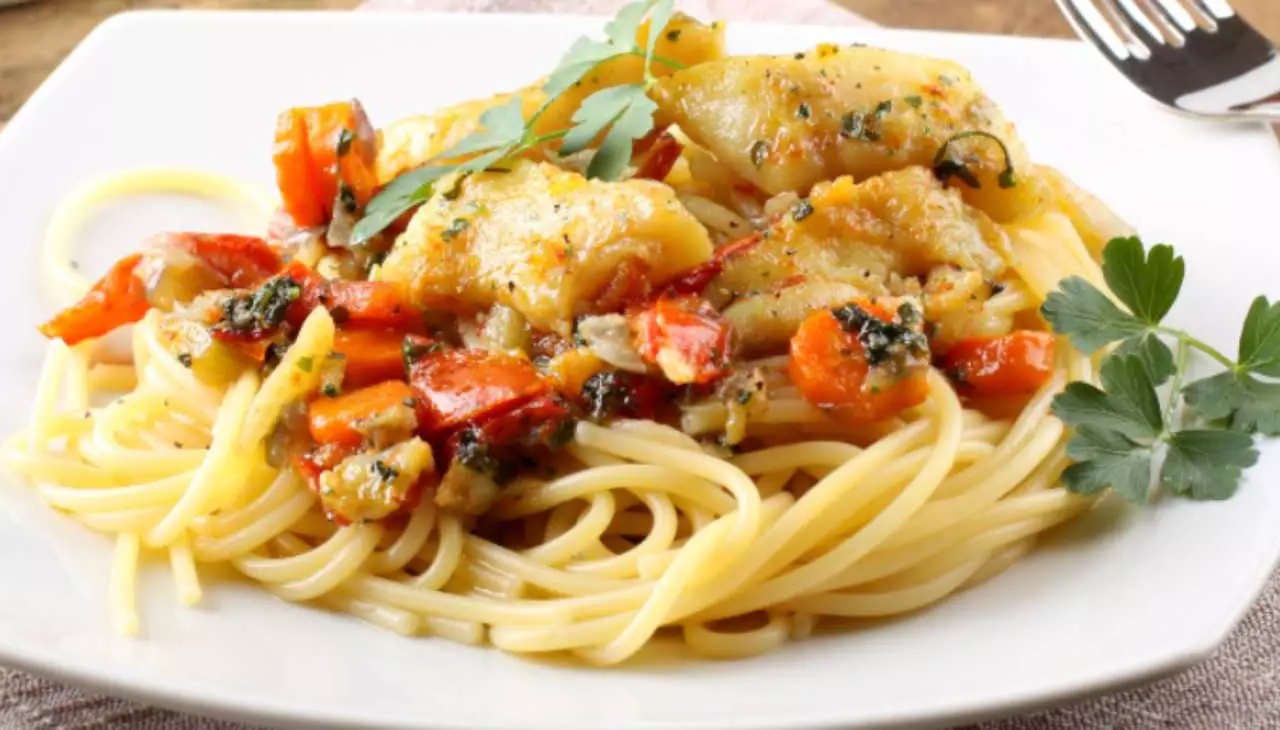 Pasta with vegetables and fish