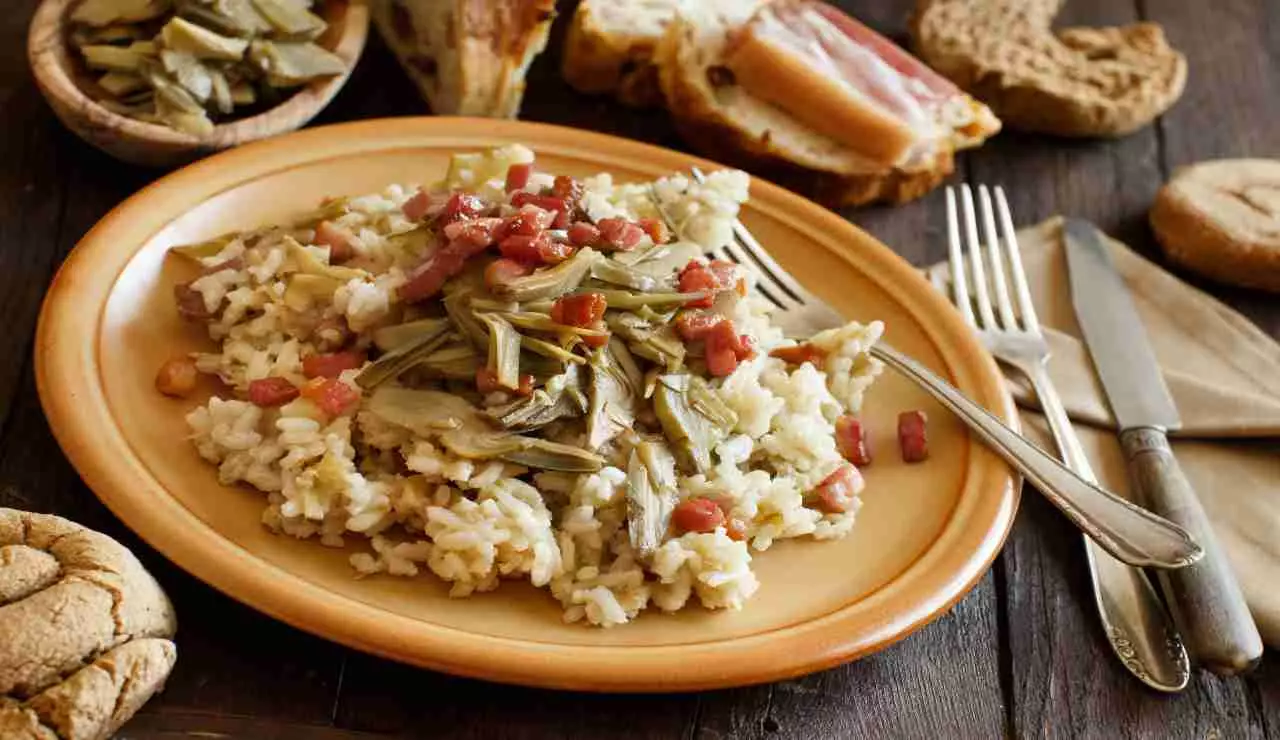 Risotto na artichokes, bacon na cubes mozzarella