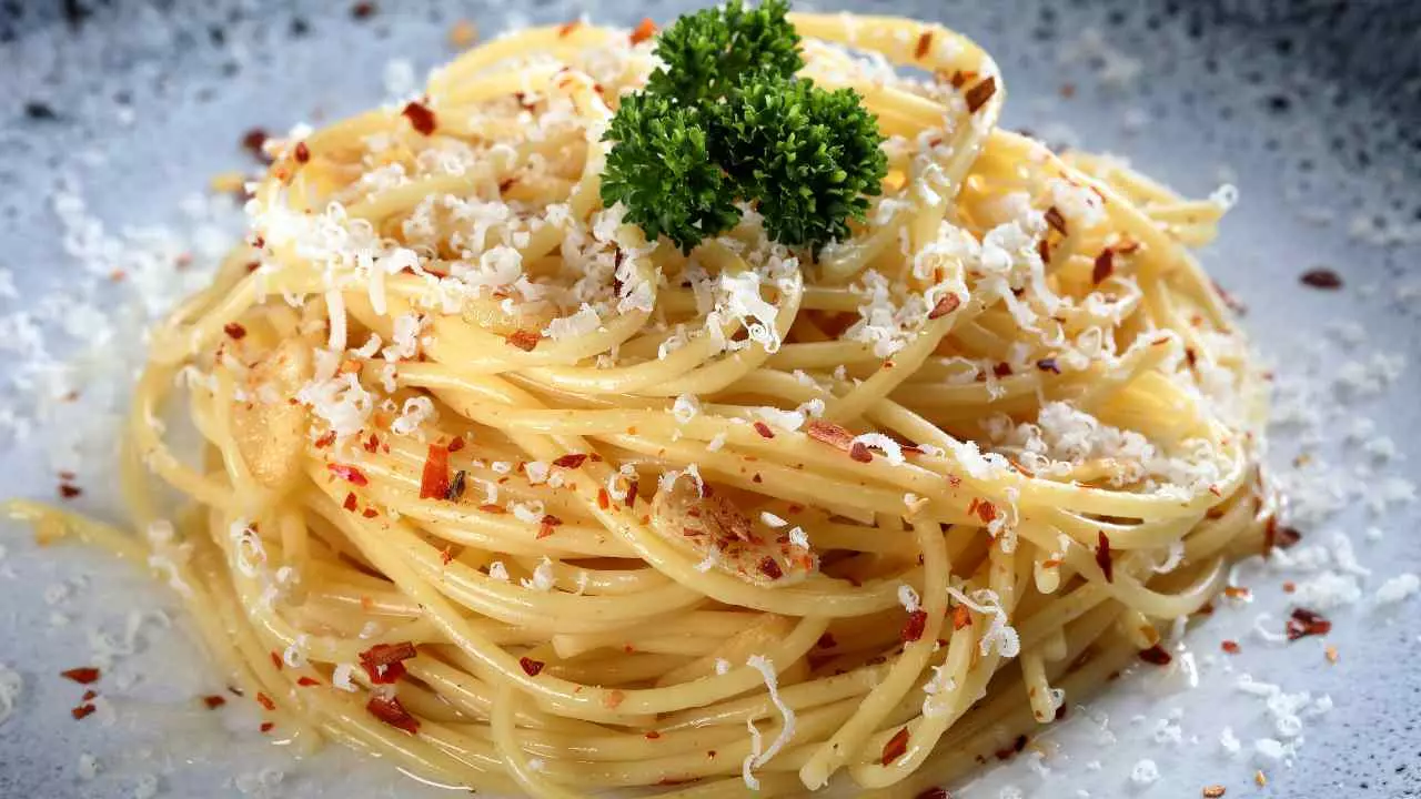 Spaghetti na may sili