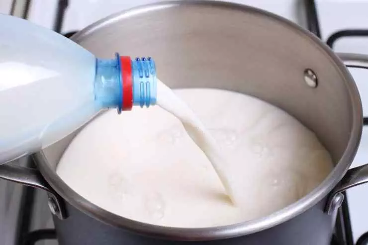Parfayê tirş bi kiraz reş, reçeteya şîrîn a ku bi kevçîyê tê kêf kirin 16735_4