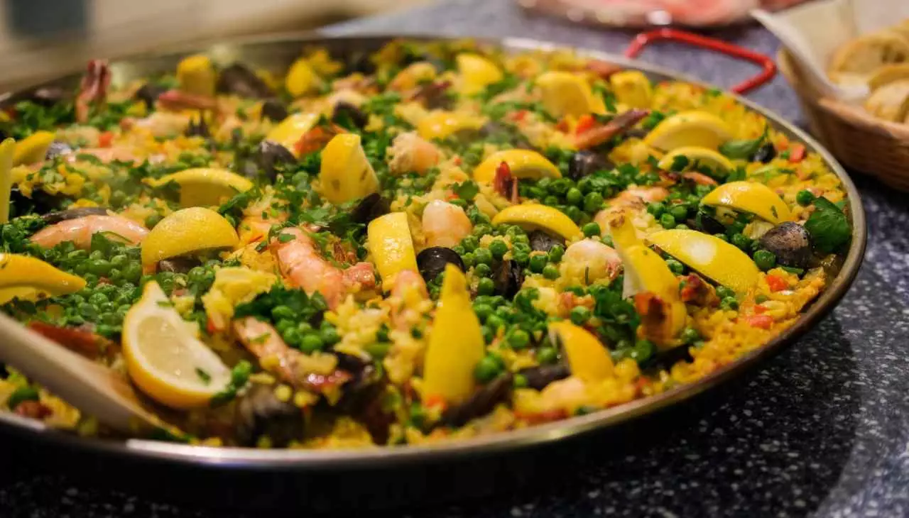 Fisk og grøntsager paella opskrift