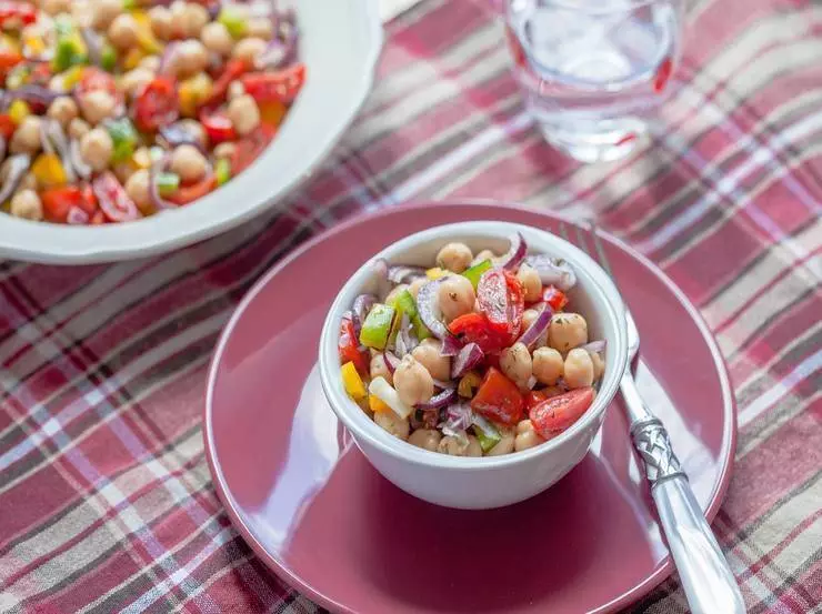 Kacang-kacangan dalam salad