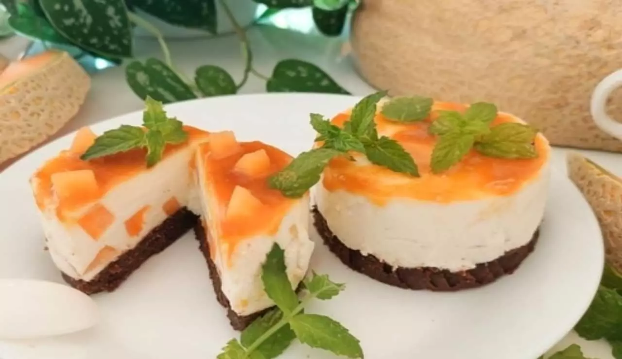 Mini no-bake melon cheesecake