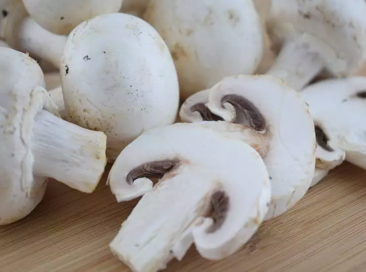 Achịcha dị ụtọ na mushrooms na poteto