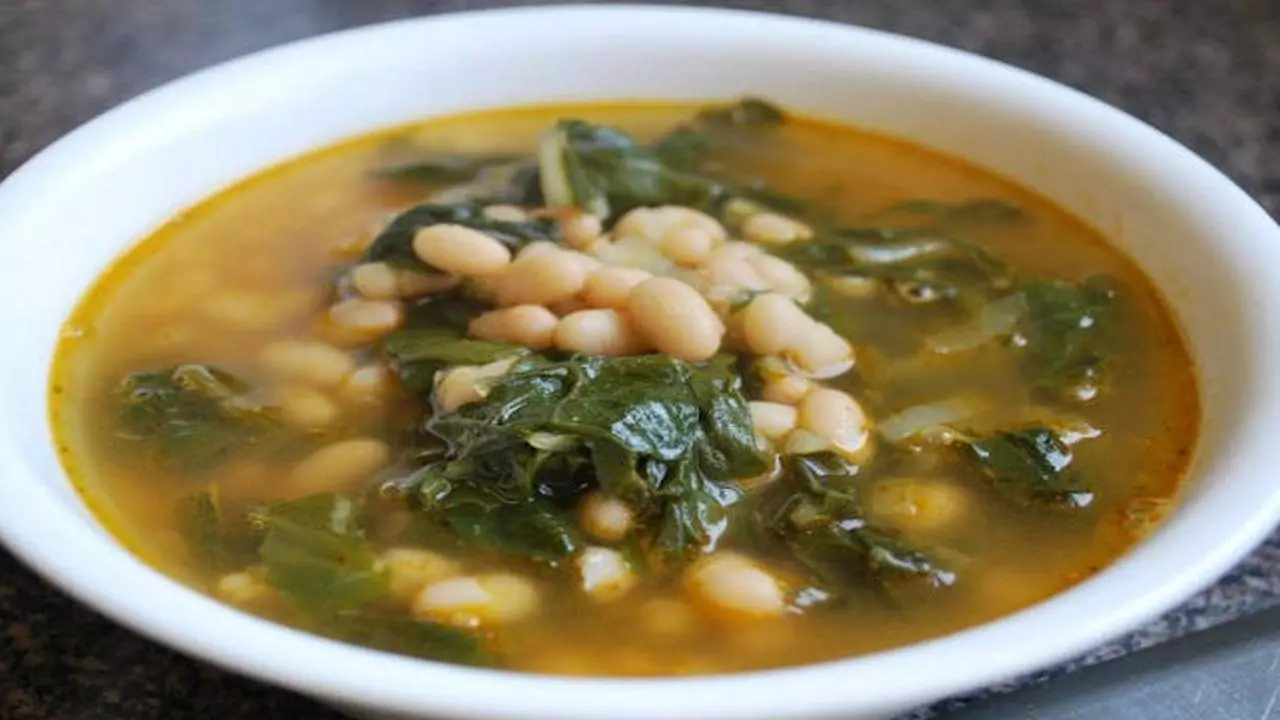Soup with vegetables and legumes