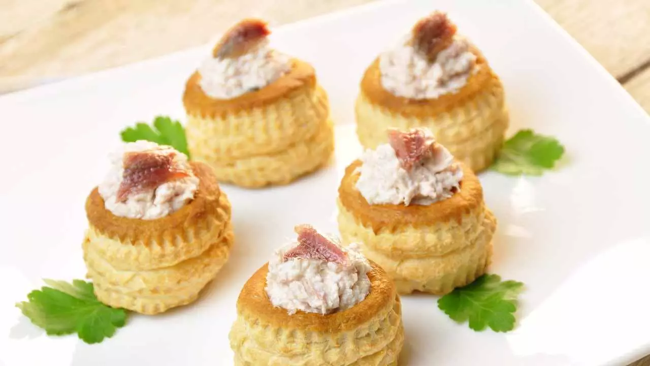 Vol au vent with anchovy cream