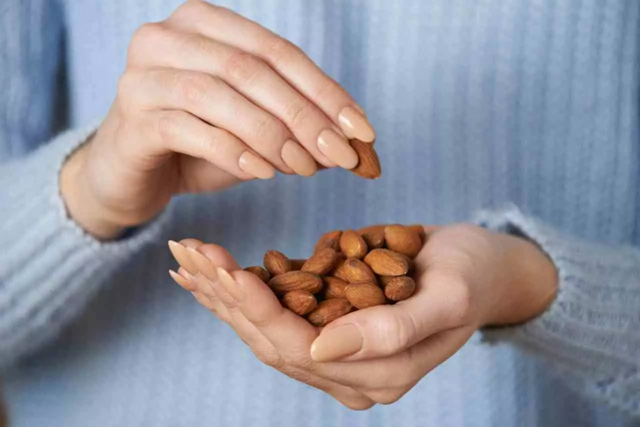 Diet almond