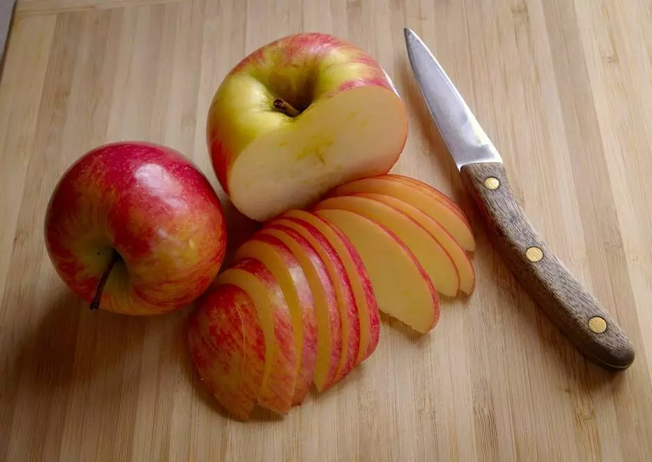 Diet epal, bagaimana untuk menurunkan 1 kg dalam masa 3 hari sahaja 1743_2