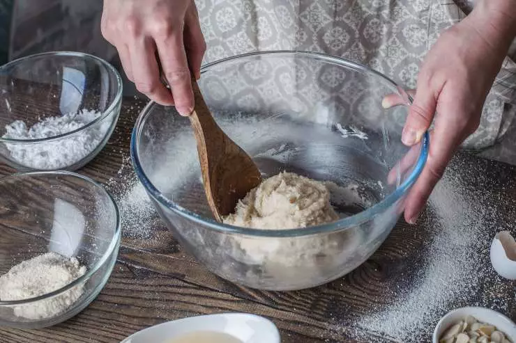 Fındıklı köpüklü bisküvi - pirinç baskı