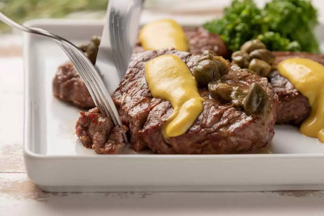 Slices of beef with capers and olives | for a delicious dinner 17567_1