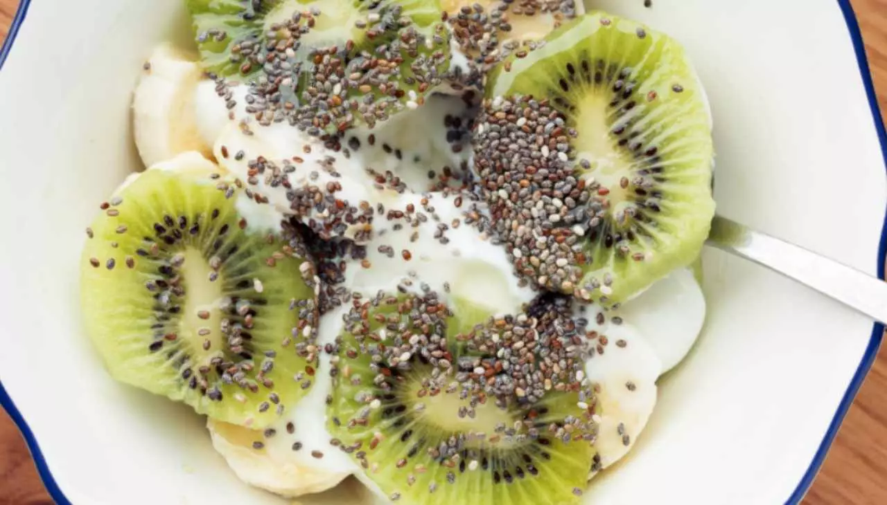 Výživné raňajky s chia semienkami kiwi