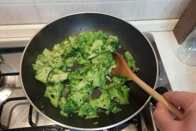 I-Risotto ene-broccoli: iresiphi ekhrimu kwaye enempilo yokubaleka 1777_4