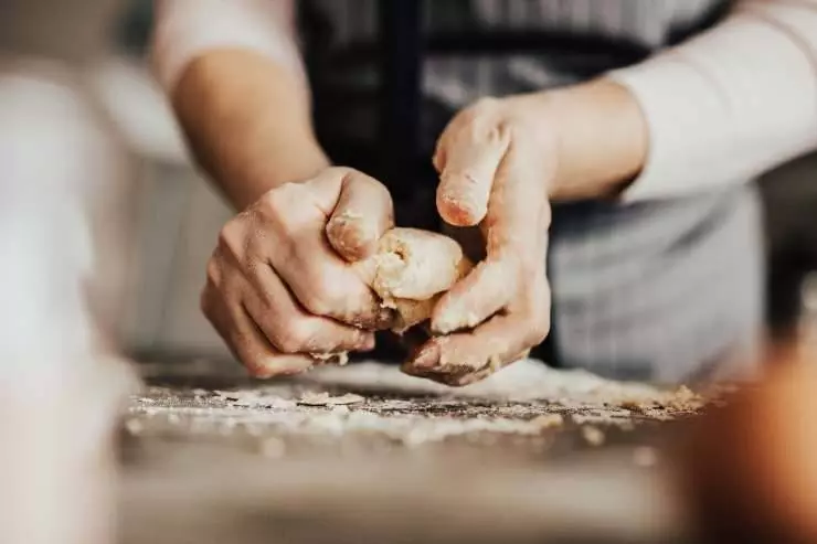 Zidole za Sicilian | Ma cookies a Lenten omwe amachokera Kumwera 17780_3