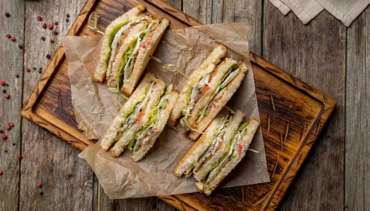 Fingerfood mei ham en salade