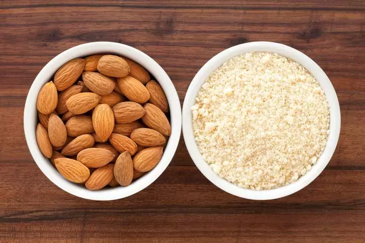 Tenerina tårta med torkad frukt