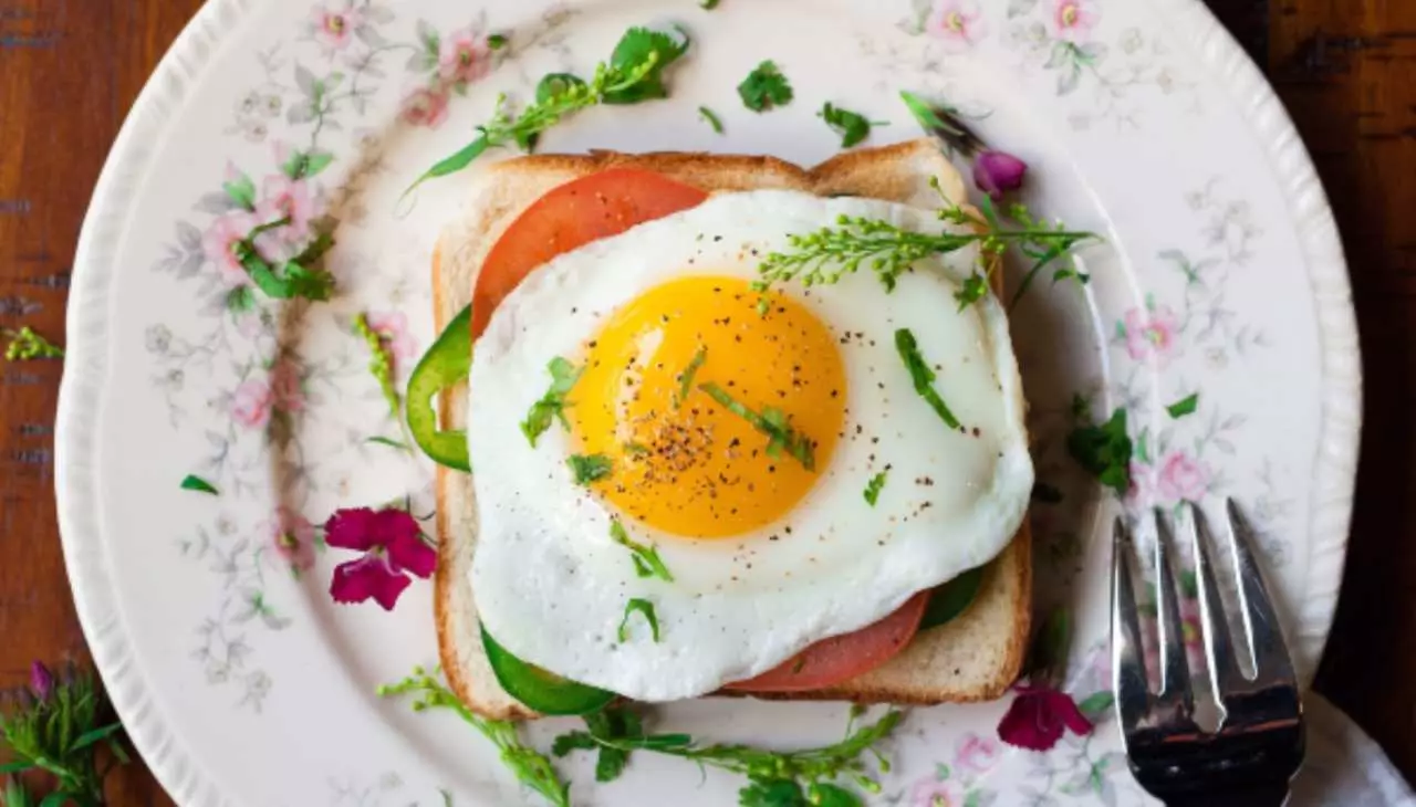 cà chua trứng bruschetta nhanh