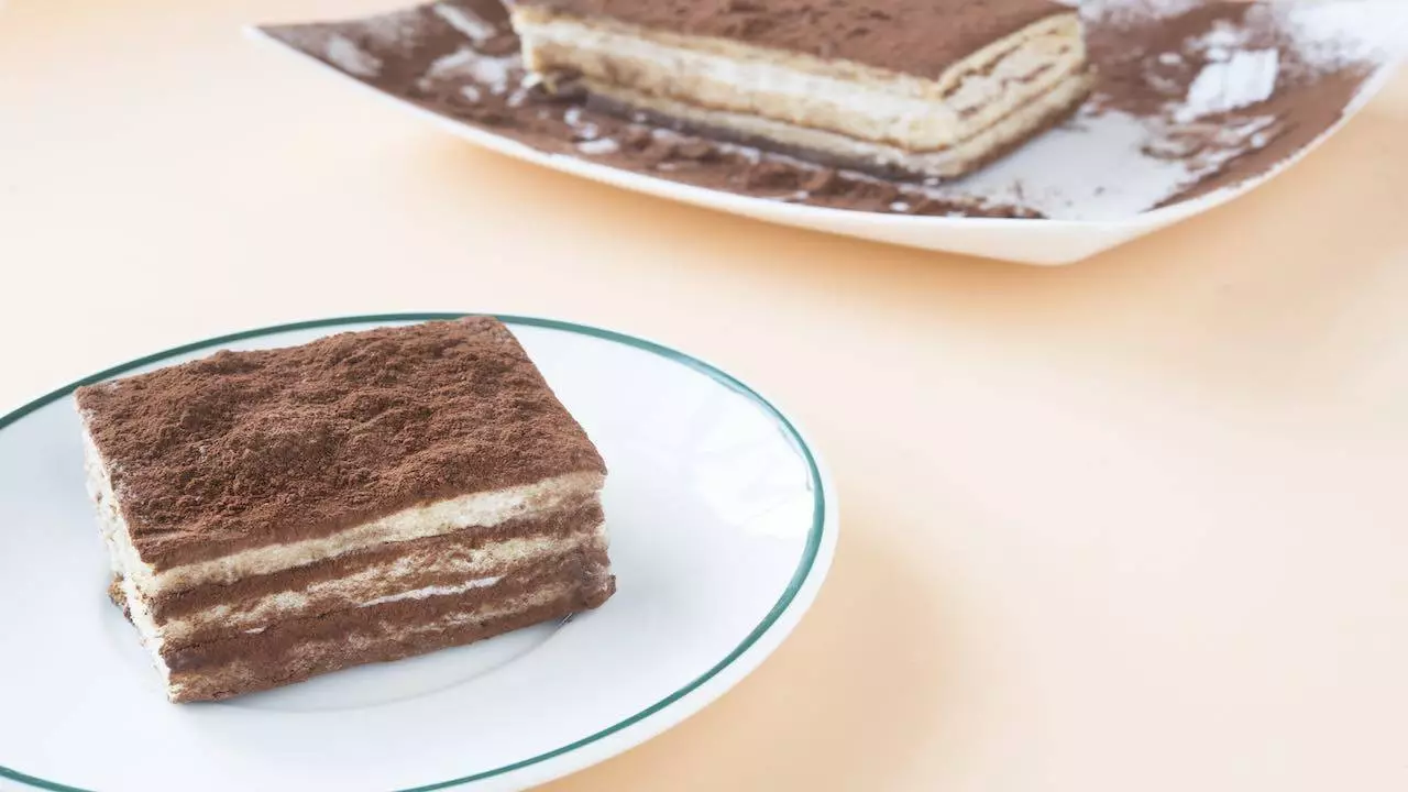 Tiramisu mit Biskuitkuchen