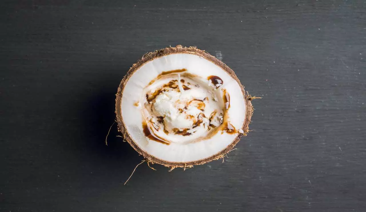Coconut ice cream with caramel and cashew sauce