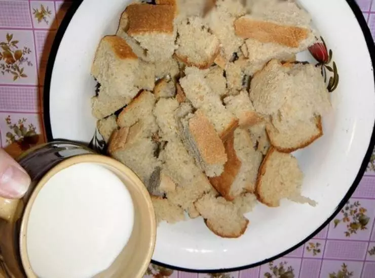 pan duro empapado en leche