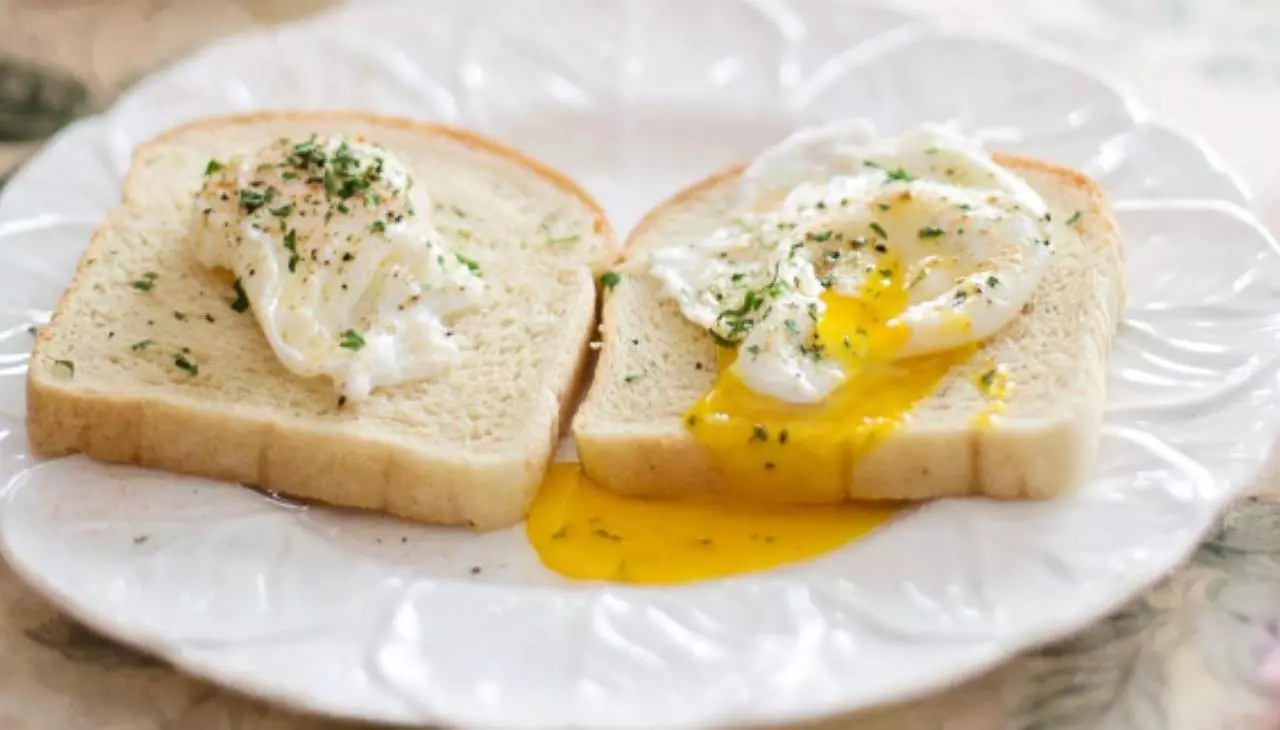 quick semi-liquid yolk eggs