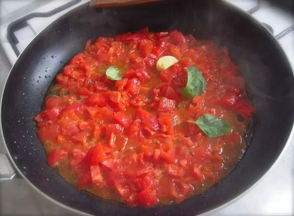 Berenjenas rellenas de arroz, que es bueno para el almuerzo o la cena 18354_4