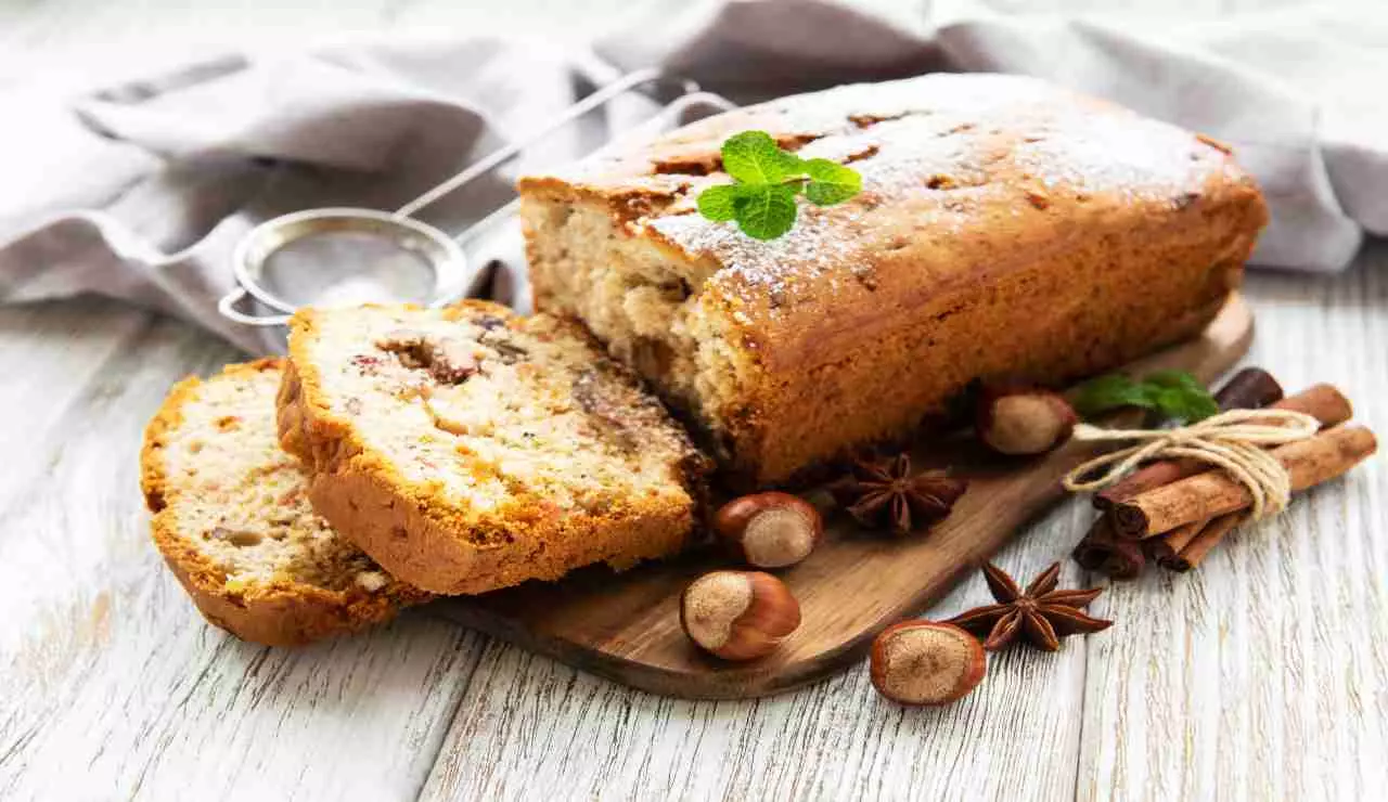 Plumcake de anís con avellanas y canela