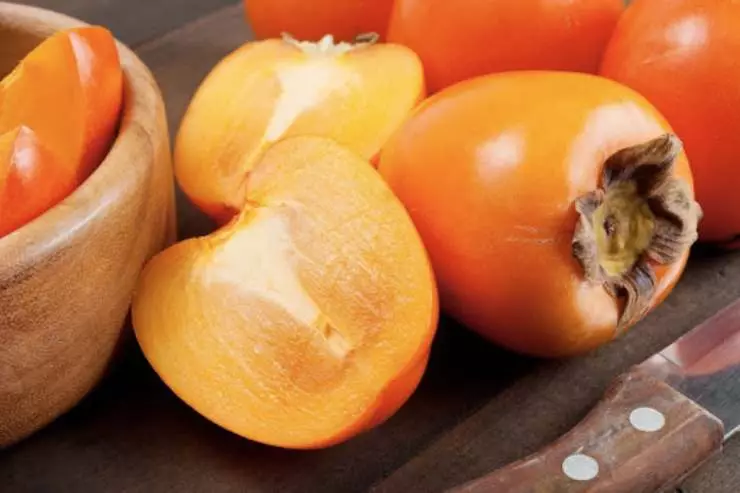 Зимско овошје кое предизвикува слабеење | Ако го јадете, губите килограми 18606_2