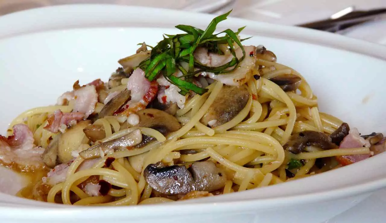 spaghetti with porchetta and mushrooms recipe print