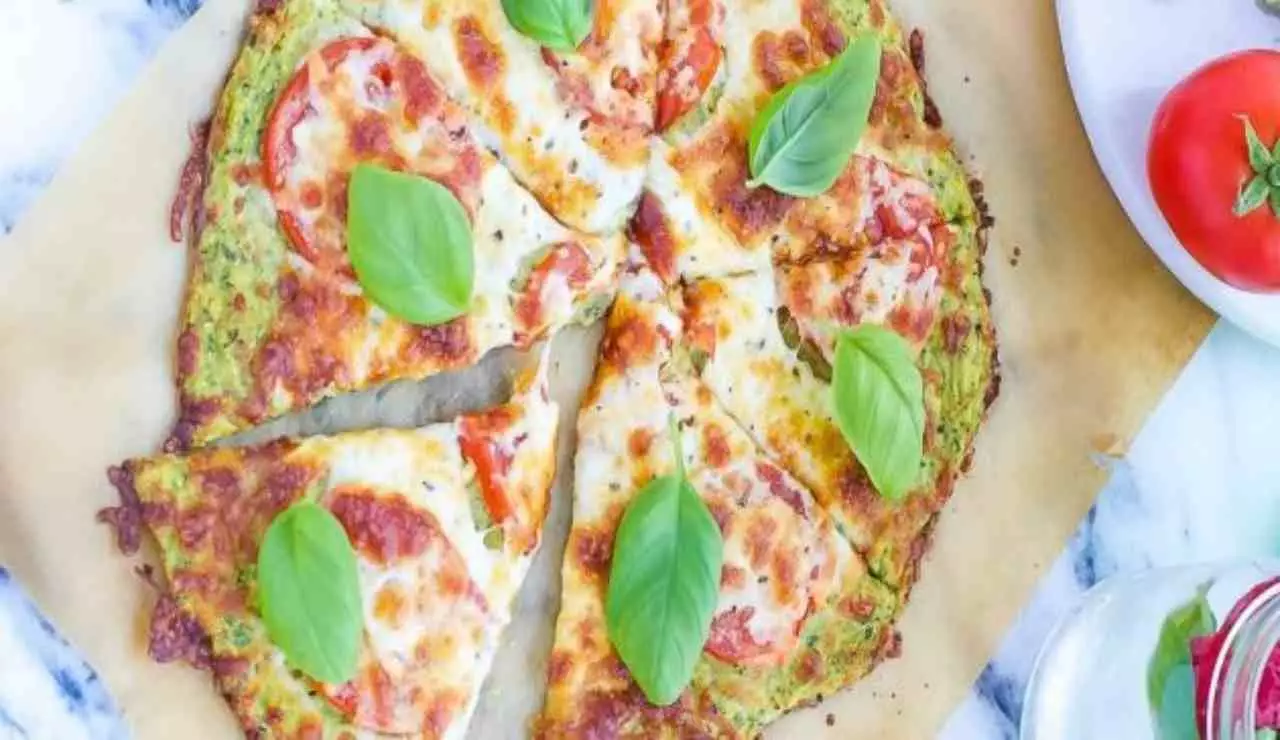 Pizza légère aux courgettes | recette sans gluten pour rester en accord avec le goût 19042_1