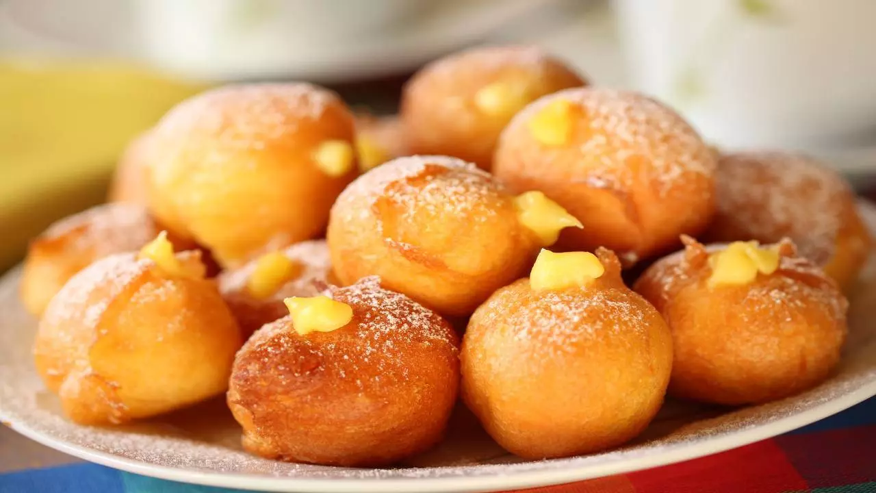 Fried sweet zeppole