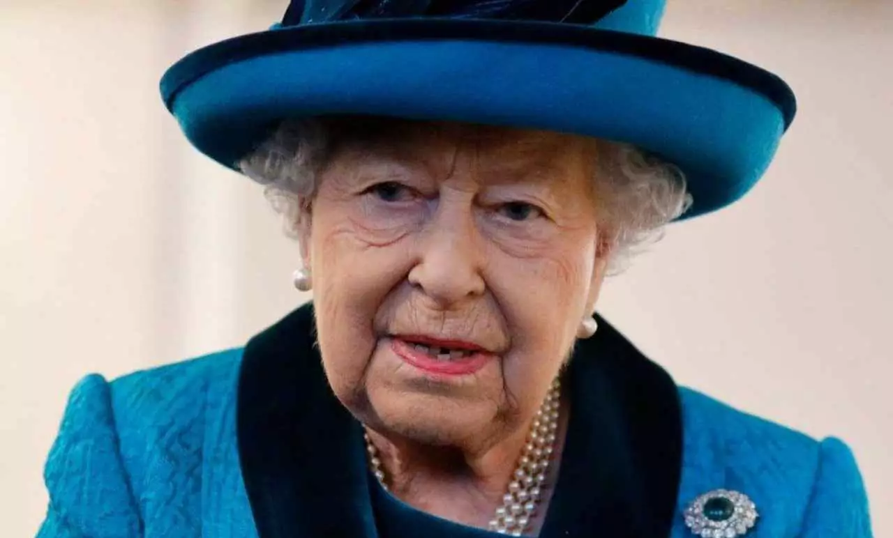 Buckingham jauregiko sukaldaria Elizabeth Queen - RecipeSprint