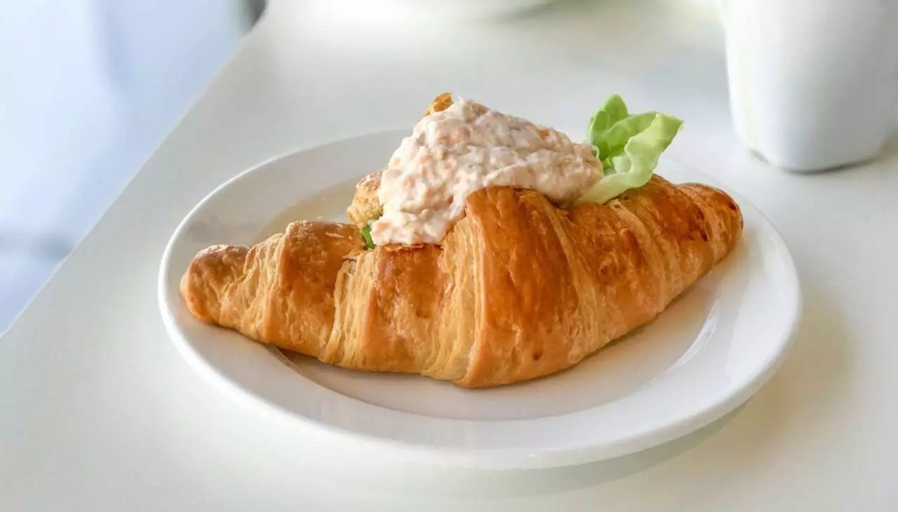 byuzuye croissant yitwaza ibiryo