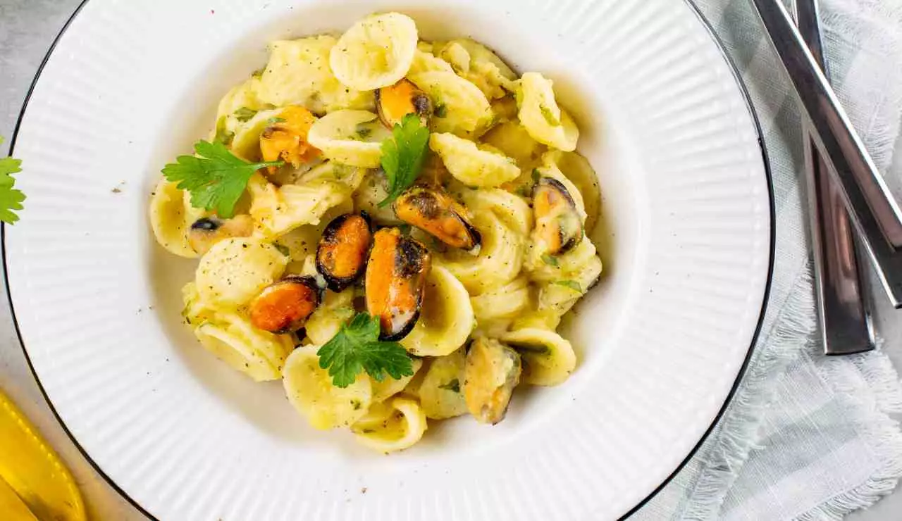 orecchiette med kartofler og muslinger